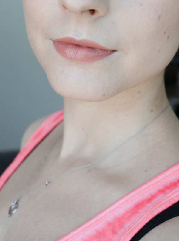 Did You Know Tech Neck is Now a Thing? - Glamorable